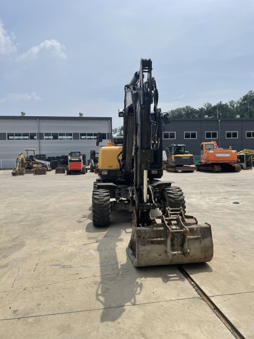 중고굴삭기 볼보EW60E타이어식 팝니다.