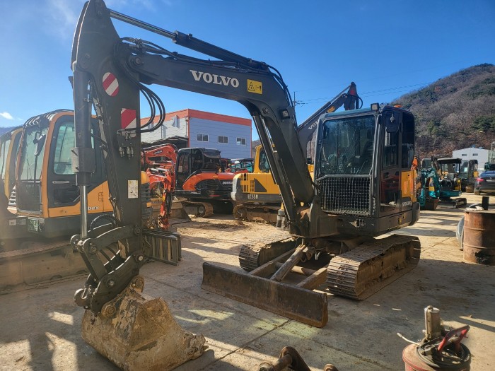 볼보 중고 02 02급 굴삭기 산판용 EC60E 17년 회전라인 포크레인 매매합니다.