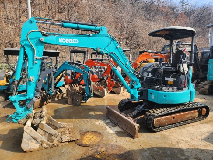 코벨코 미니굴삭기 SK35 2017년 5600시간 코끼리 집게 매매