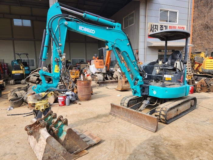 코벨코 3톤 미니굴삭기 SK35 2017년 3000시간 회전 집게 매매