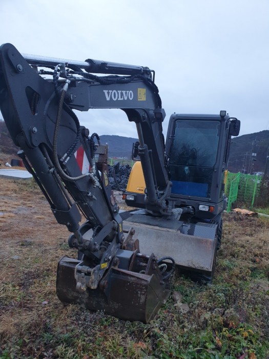 볼보 03W 중고 굴삭기 매매 EW60E 2021년 750시간 코집