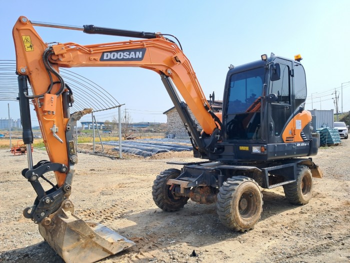 두산 03W 굴삭기 DX65W-7 2022년 400시간 풀세트 매매