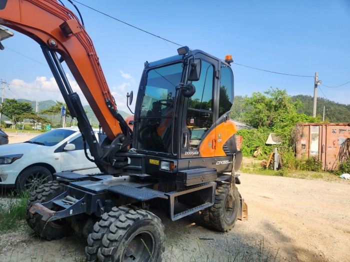 두산 03W 굴삭기 DX55W-5L 2021년 1000시간 회전링크 매매