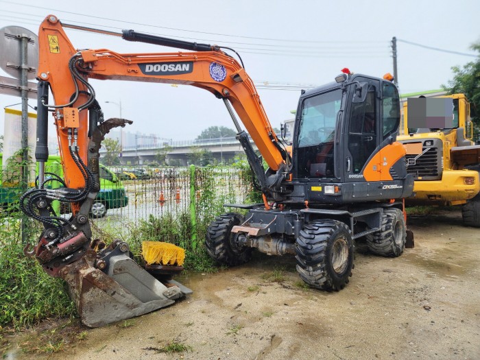 두산 03W 굴삭기 DX55W-5K 2020년 4100시간 3종 회전링크 매매
