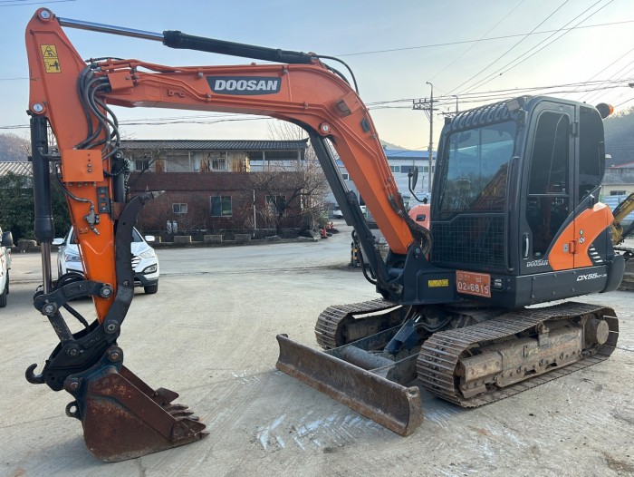 두산 02굴착기 DX55MT-5K 2019년식 코끼리집게 장착 7900시간 매매