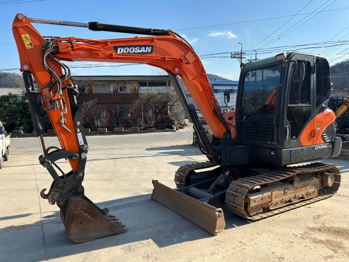 두산 02굴삭기 DX55MT-5 2018년 9893시간 매매