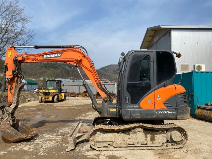 두산 02급 DX55MT-5K 2018년 8300시간 코끼리 집게 구성 매매