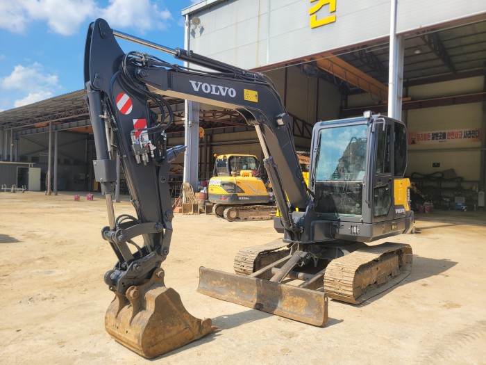 볼보 02급 굴삭기 EC60E 2017년 9300시간 코집 회전라인 구성 매매