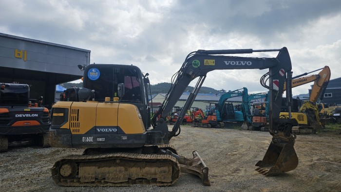 볼보 02 굴삭기 EC60E 2017년식 집게라인, 회전라인