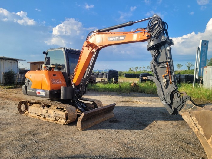 02굴착기 두산 DX55MT-5L 2021년 4800시간 가동 회전암 집게 장착 매매