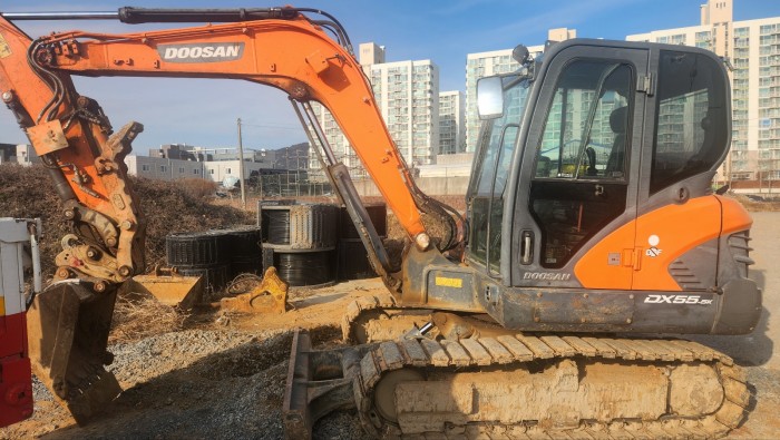 DX55-5K 2017년식 집게 장착 고무패드 풀세트 9700시간 가동 매매