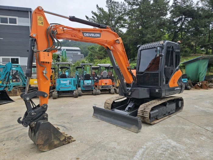 중고 02굴삭기 신차급 두산 DX55MT5L 2022년식