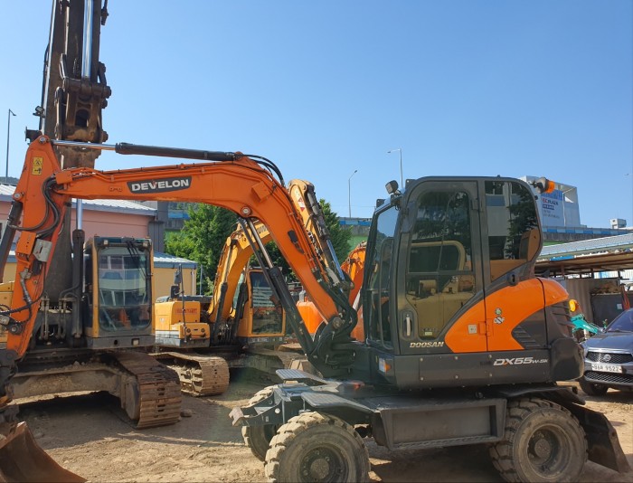 두산 DX55W-5K 2020년 5000H 틸트로테이터 레벨기 포함 매매
