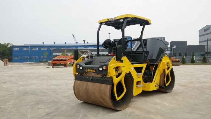 보막 8톤 탄뎀롤러 BW151AD-5 신품 팝니다.