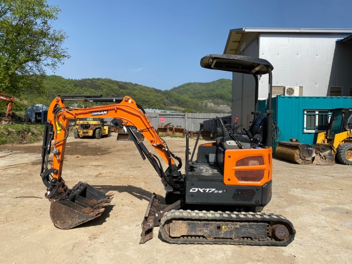 두산 디벨론 017 DX17 19년 1660H 버켓3종 미니굴삭기매매